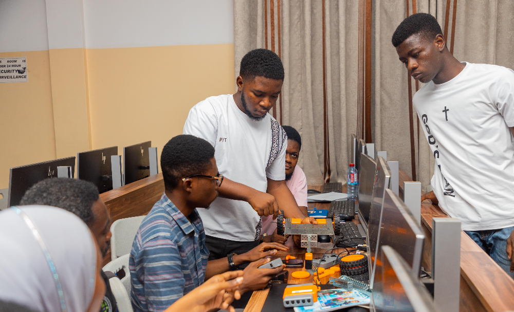 Department of Computer ScienceTrains Staff, Service Personnel in AI and ...